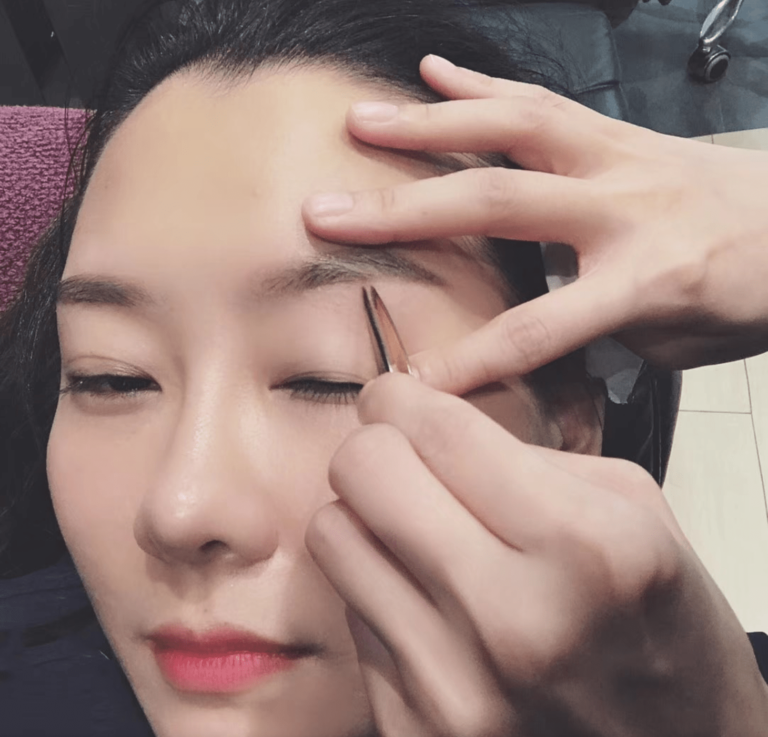 Brow Threading Services In Singapore From 4 50