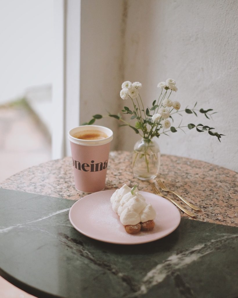 10 Aesthetic Cafes in Seoul With Minimalist Layouts & Pastel Themes ...