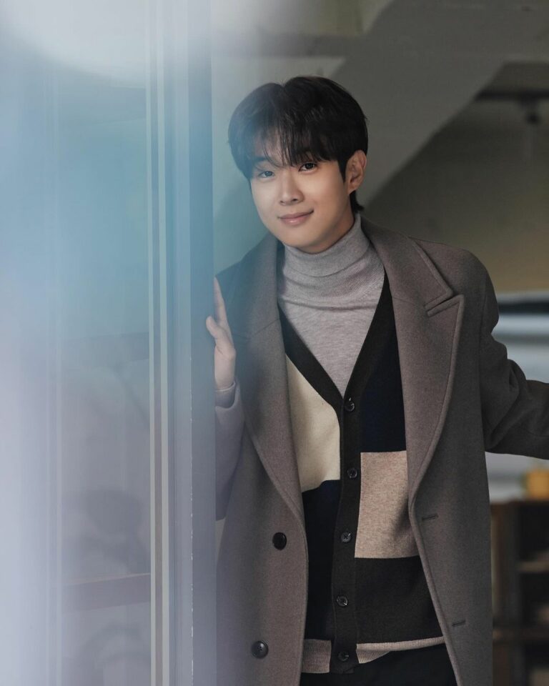 Choi Woo Shik Facts Including His BFFs & Being Ostracised