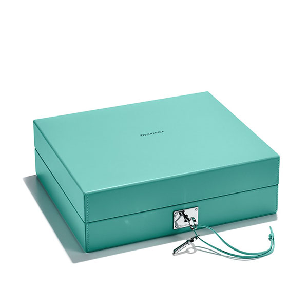 Tiffany & Co.’s Mahjong Set Comes In A Leather Box With Walnut Wood ...