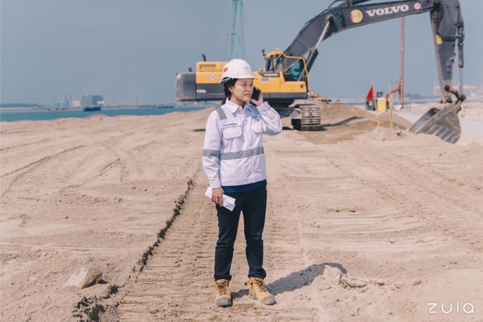 This Millennial Handles A Billion-Dollar Sea Construction Project & Is ...