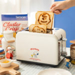 This Snoopy Toaster Lets You Zhng Your Breakfast & Start Your Day Off ...