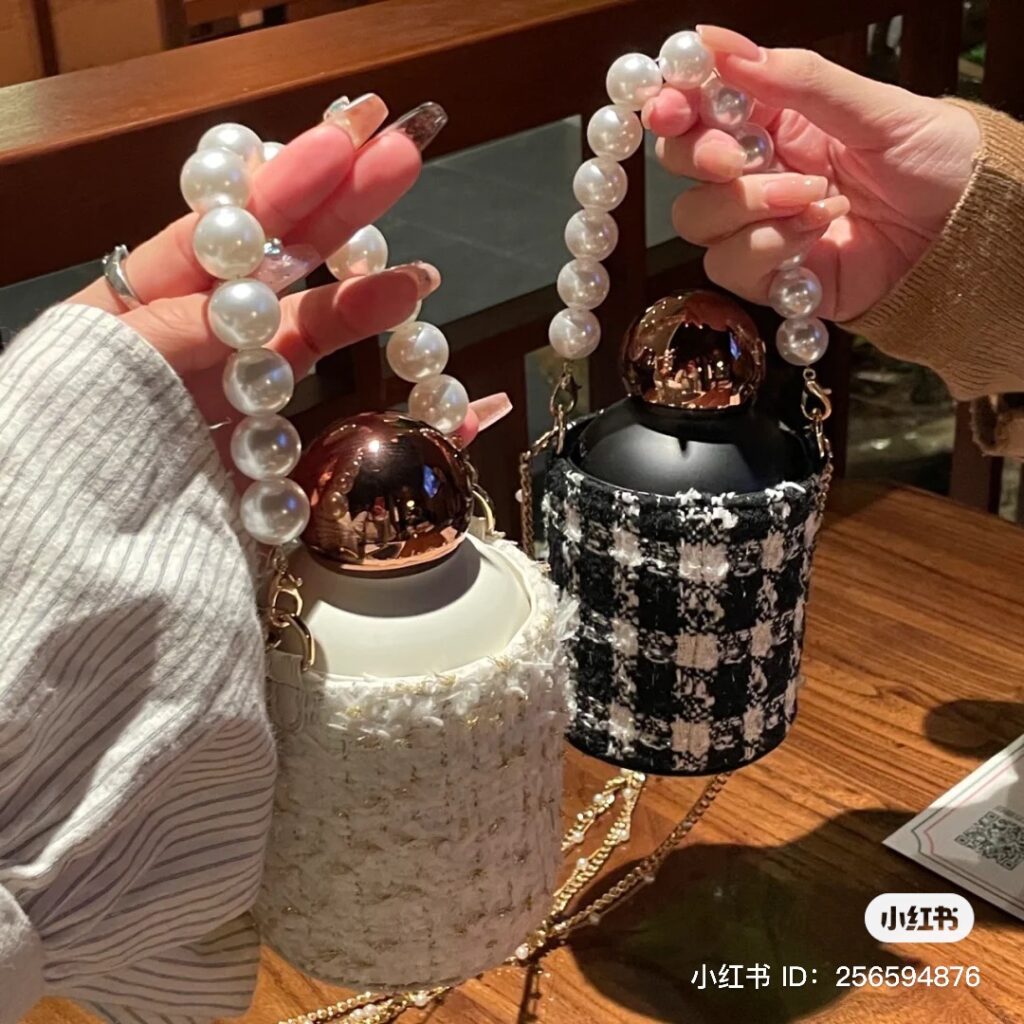 This Mini Thermal Flask Comes With Classy Looking Accessories