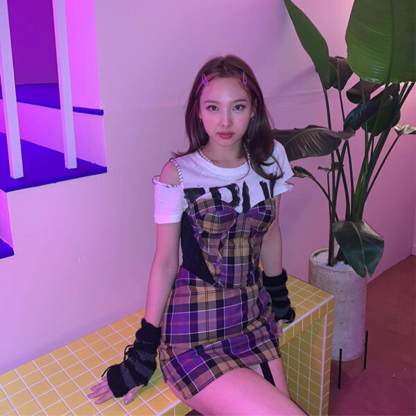 10 Korean Celebs Who Pull Off The Y2K Style Perfectly