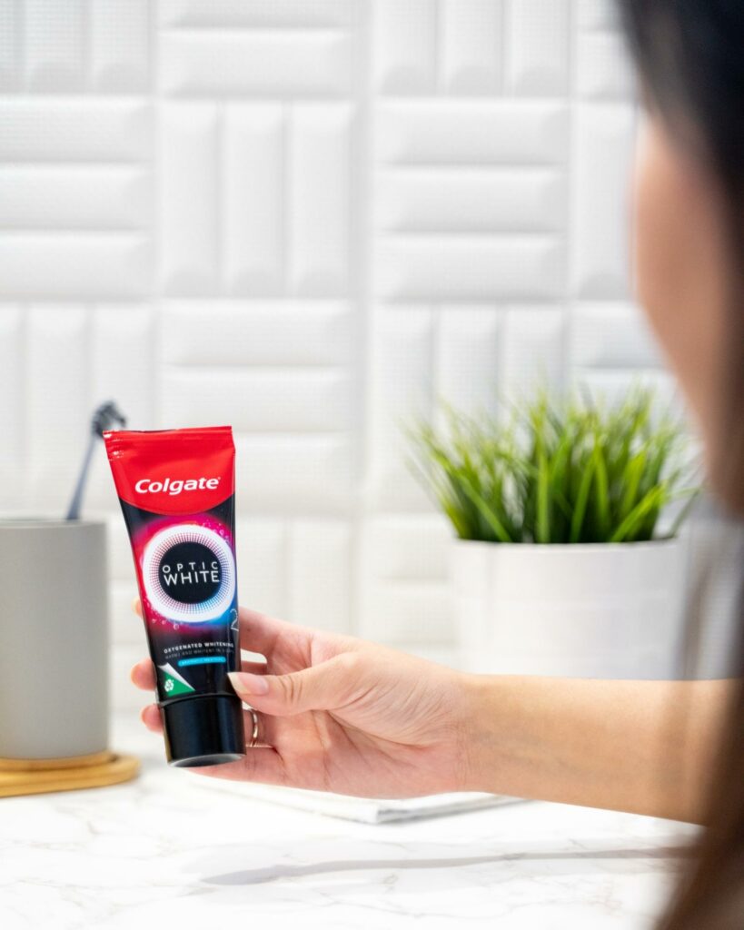 Colgate Optic White O2 Whitening Toothpaste - Tried & Tested For 3 Days