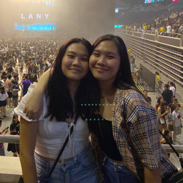 Growing Apart From My Twin Sister Taught Me To Be Self-Reliant