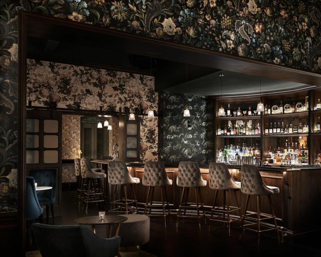 25 Most Romantic Bars In Singapore For Date Nights